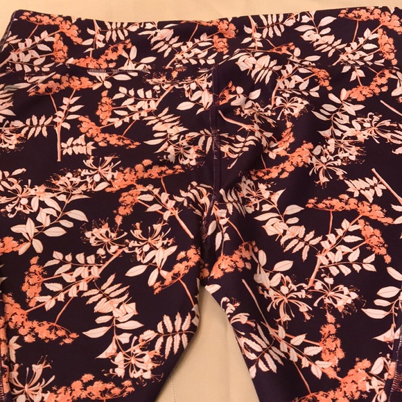 Fabletics | Pants & Jumpsuits | Fabletics Salar Capri Printed Powerhold ...